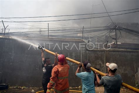 KEBAKARAN PERMUKIMAN PADAT PENDUDUK ANTARA Foto