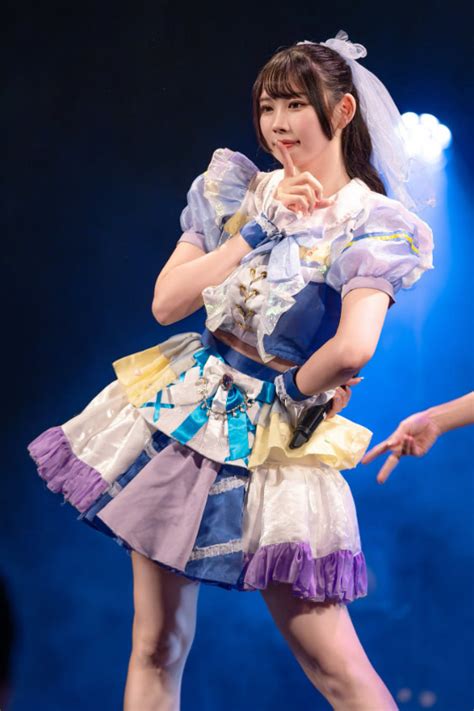 キュートとセクシーの二刀流？ 篠見星奈、アイドル衣装に隠されたむっちり美ボディを大胆披露 Entame Next アイドル情報総合