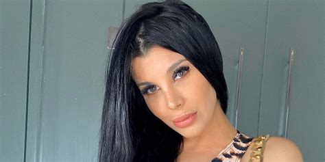 Al Borde De La Cama Con Escote Sin Fin” Charlotte Caniggia Desafió La