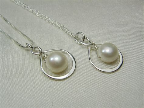 Bridesmaid Necklace Set Of 4 Infinity Necklace Pearl Necklace