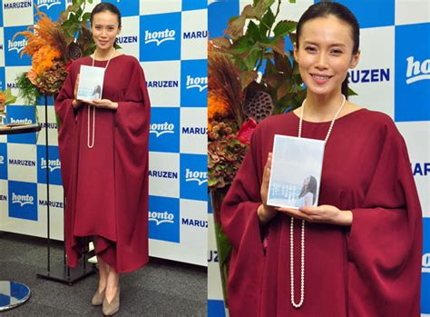 【日藝】中谷美紀推出文集，集7年有關結婚戀愛連載大成 劍心．回憶