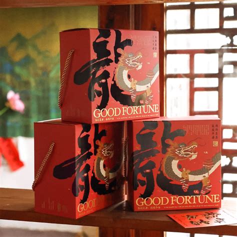 出清 龍年禮盒 龍年包裝盒 新年手提禮盒 新年伴手禮盒 新年餅乾盒 龍年手提盒 蝦皮購物