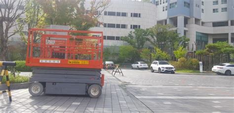 마산 메트로시티2차 지하 보수공사 고소작업대 리프트 임대마산고소작업대 칠서고소작업대 칠원고소작업대 함안고소작업대 창원고소작업대