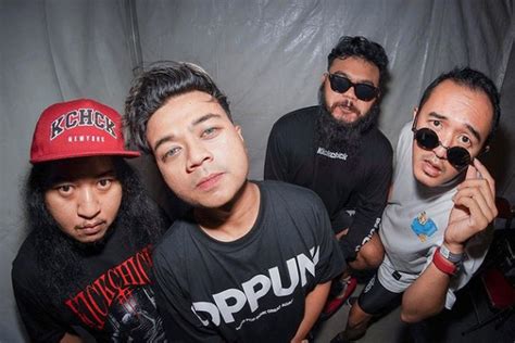 Foto Lirik Dan Chord Lagu Desember Kelabu Karnamereka
