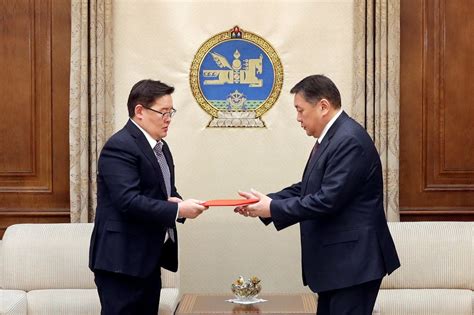 Г Занданшатар УИХ ын тогтоолын төслийг өргөн мэдүүлэв