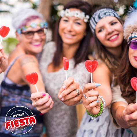 Fiesta El Mejor Complemento Para El Finde Unas