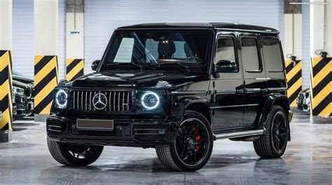 Mercedes AMG G 63 Brabus 800 Is Late To The Christmas Party Lights Up