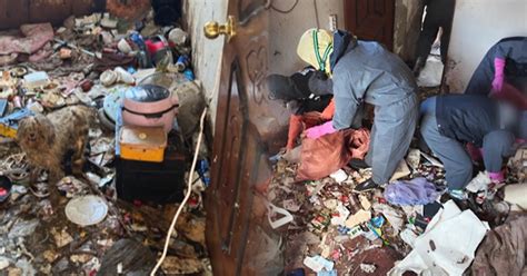 방독면 없이 청소 불가능한 쓰레기 집 십여 명 이틀 내내 정리 [y녹취록]