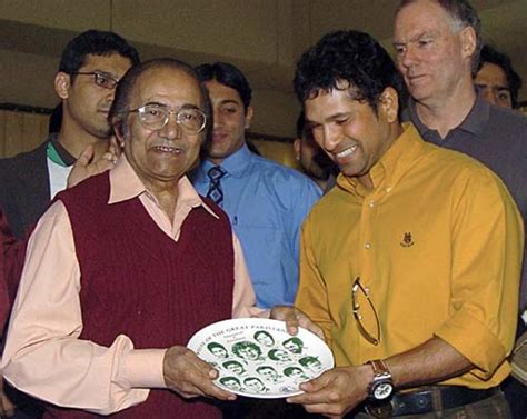 Sachin Tendulkar Presents A Shield To Former Pakistan Cricket Captain