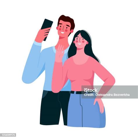 젊은 부부는 스마트 폰을 통해 친구 가족과 채팅 비디오 화상 통화 또는 화상 회의를 위해 휴대 전화를 사용하는 여성과 남자