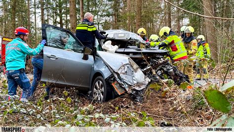 Transport Online Ernstig Ongeval Op N Tussen Auto En Vrachtwagen Foto S