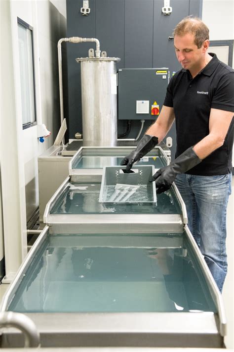 Fluorescent Crack Detection System For Non Destructive Surface Testing