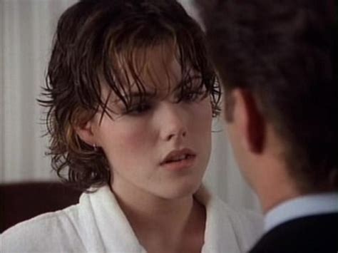 Kathleen Robertson Clare Arnold Beverly Hills 90210 Pixie Cut Short