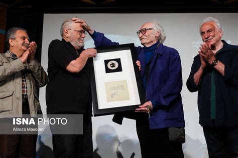 نکوداشت اکبر زنجان‌پور همراه با شرم و حیای نوید محمدزاده ایسنا