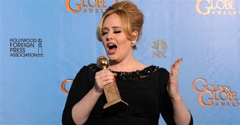 Dainininkė Adele Už „auksinį Gaublį“ Dėkojo Draugui Simonui Konecki Ir