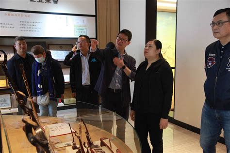 德宏州梁河县党政考察团莅临上海民族乐器一厂有限公司调研交流 新闻中心 敦煌国乐网