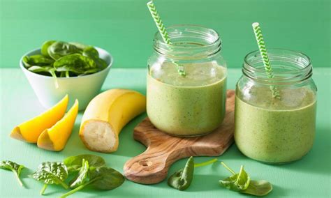 Griekse Yoghurt Smoothie Met Spinazie En Mango