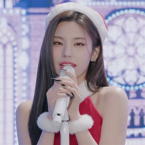 Itzy Snowy Christmas Stage ★ Itzy Christmas Stage Snowy