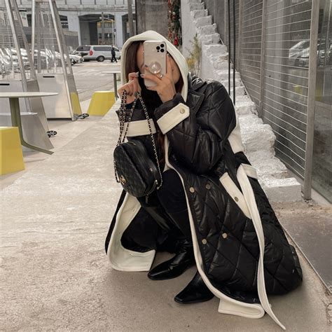 Dabagirl 레이어드 느낌의 후드롱패딩🖤 웰론 5온스 충전재가 들어간 패딩이에요 Facebook