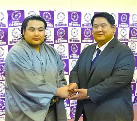 新十両昇進を果たした阿武剋（左）と師匠の阿武松親方（撮影・前川 晋作） スポニチ Sponichi Annex スポーツ