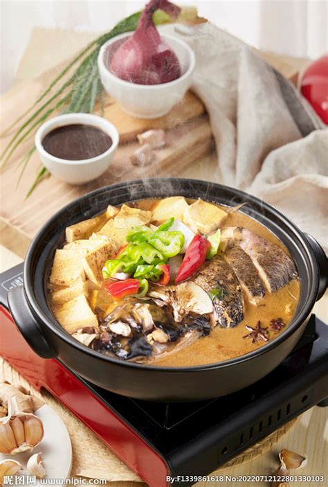 砂锅豆腐炖鱼头