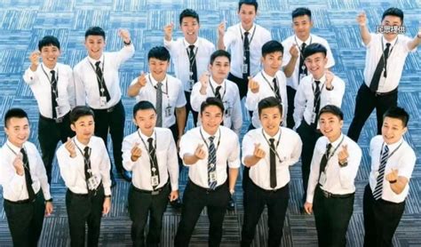 打破30年潛規則！長榮首批男空服報到 年底上線