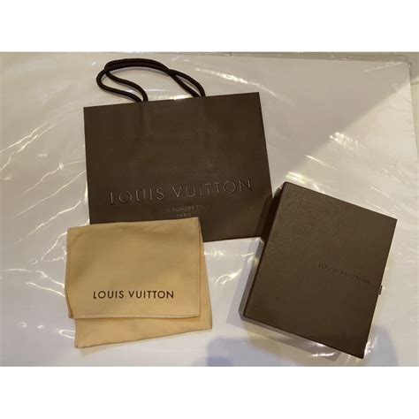 Louis Vuitton paper bag Giỏ giấy Louis Vuitton đã xuất hiện