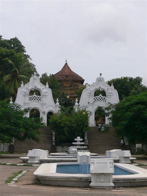 Kelaniya Raja Maha Viharaya Entrada Principal Do Templo Pantheon Kelaniya Imagem De Stock
