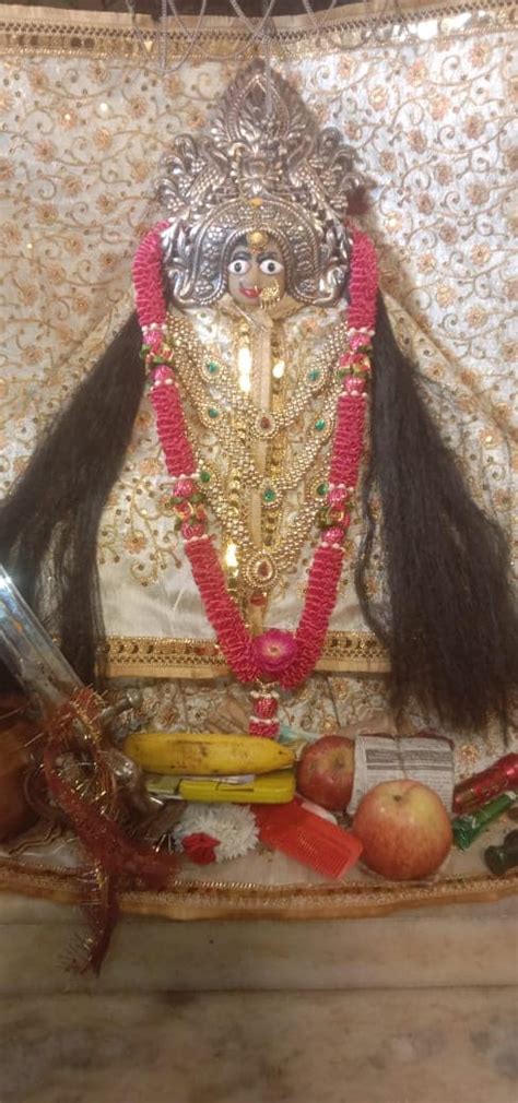 मां भगवती के प्रथम स्वरूप मां शैलपुत्री देवी जी के संध्या श्रृंगार के