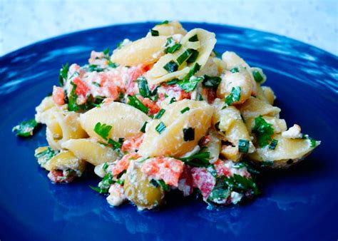 Макароны с овощами и фетой по-гречески
