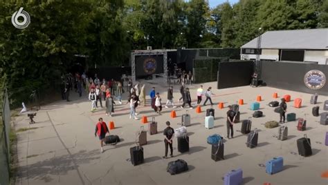 Dit Is De Voice Over En Stem Bij De Spellen Van Een Jaar Van Je Leven