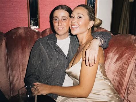 ‘bachelorette Alum Gabby Windey Marries Girlfriend Robby Hoffman Rawnews