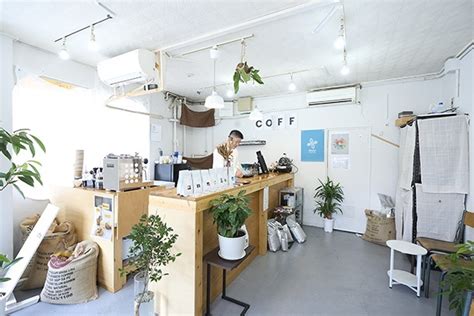 コーヒーで旅する日本／関西編｜何気ない一杯から広がる世界に魅せられて。尽きぬ好奇心から深まるコーヒーとの縁。「depe Coffee Shop