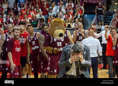 Fcbb Manager Marko Pesic Fcb After Beer Shower Basketball Bayern