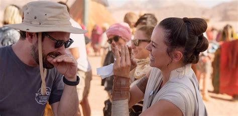 Daisy Ridley And Jj Abrams Bts Pic Rstarwarscantina
