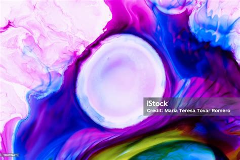 수채화 및 아크릴 추상입니다 화려한 배경입니다 믹스 밝아진 및 색상의 그림 파란색 빨간색 녹색 노란색 갈색 흰색 배경 0명에