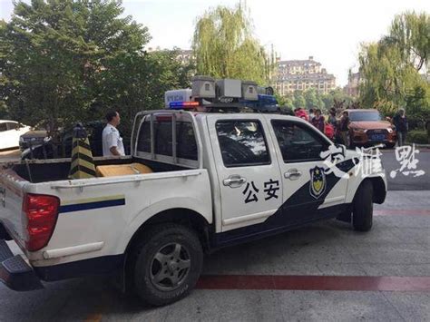 女司机倒车滑入秦淮河 丈夫在岸边大喊救命（组图）手机凤凰网