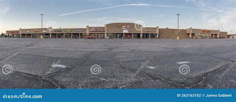 Strip Mall In Hobbs New Mexico Editorial Photography Image Of Mall