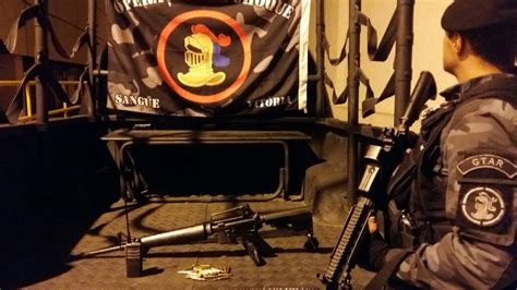 Fuzil é Apreendido Em Operação Do Batalhão De Choque No Jacaré Pmerj