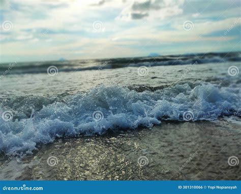 Sea Waves On A Sunny Beach Stock Illustration Illustration Of Shape