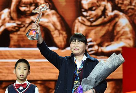 2016年度感动中国十大人物颁奖词及事迹支月英 大学生必备网