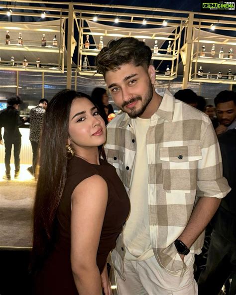 Roshni Walia Instagram Brown And Beige 🤪🔚 Gethu Cinema