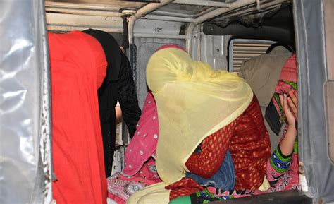 सपा नेता के होटल में छापा आपत्तिजनक स्थिति में मिले कई जोड़े Police