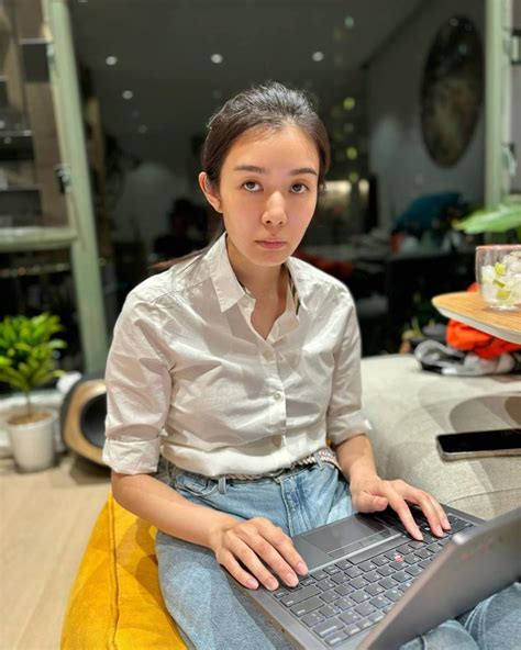 學霸港姐剛度完蜜月 返工臉凹陷目光呆滯「變喪屍」 中港最吸睛 娛樂 世界新聞網