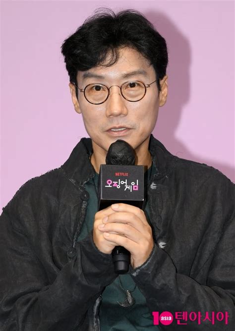Ten 포토 오징어게임 황동혁 감독 이정재 확 늙을까봐 빨리 시즌2 가야할듯 텐아시아