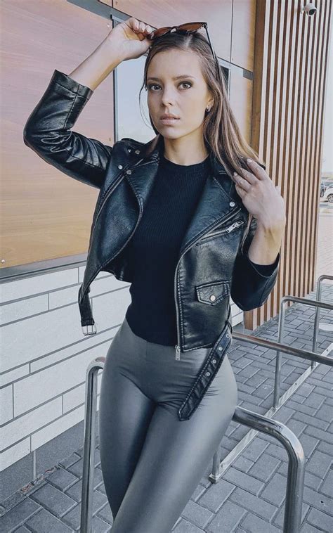 Épinglé Par Phillip Pirrip Sur Black Leather Outfit En 2025 Pantalon