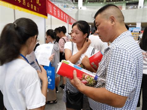 潍坊高招会高职专科场来了，7月17日在泰华假日广场举办考生院校高校