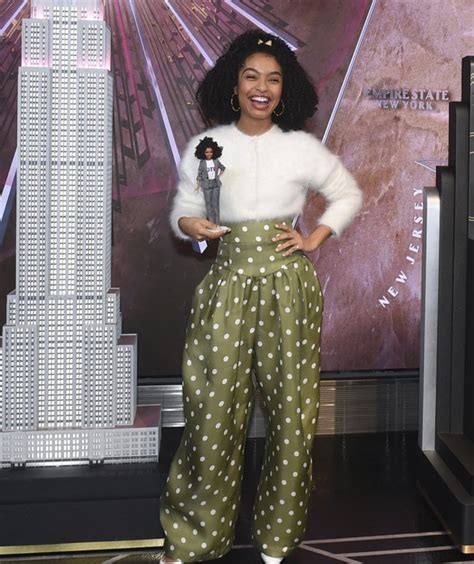 [서소문사진관] 환갑 맞은 바비인형 롤 모델된 무슬림 여배우는 누구 네이트 뉴스