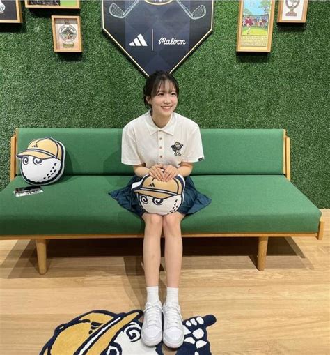 장예원 아나운서 봄 라운드 준비하셨나요 필드에서 더욱 화사한 셔츠 스커트룩 스타와 패션