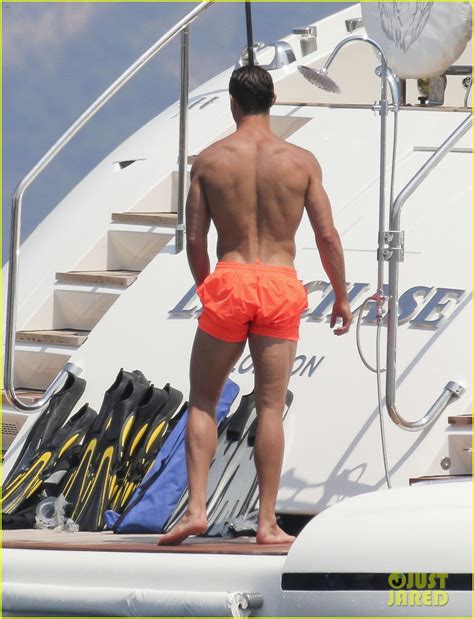 Photo Cristiano Ronaldo Bares Hot Shirtless Body Again In Monaco 32